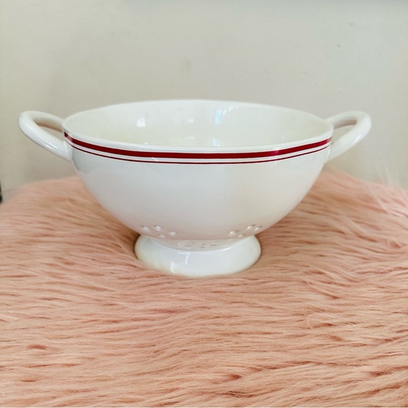 Rae Dunn | Kitchen | Rae Dunn Colander Red Line Never Used Only ...